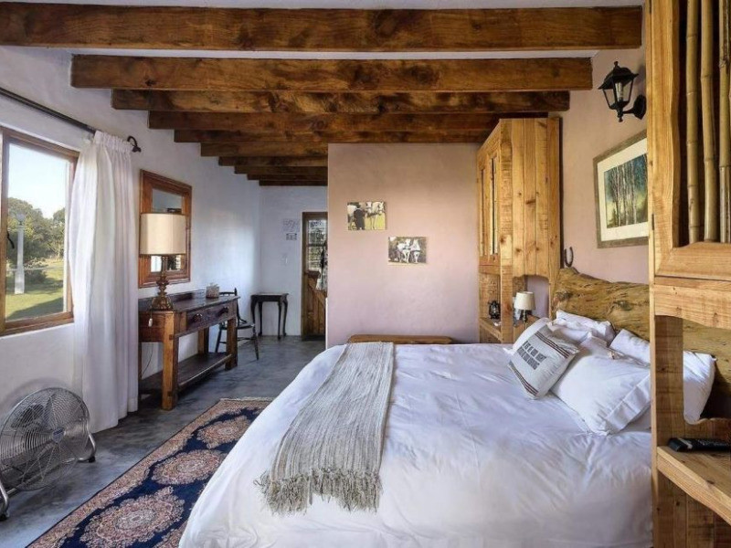 T'Niqua Stable Inn - Swop and Stay