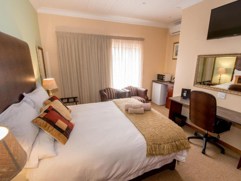 Sunset Manor Guest House - Swop and Stay