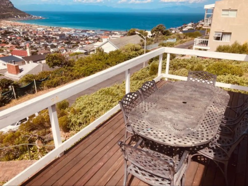 Two Oceans Artist's Home - Swop and Stay