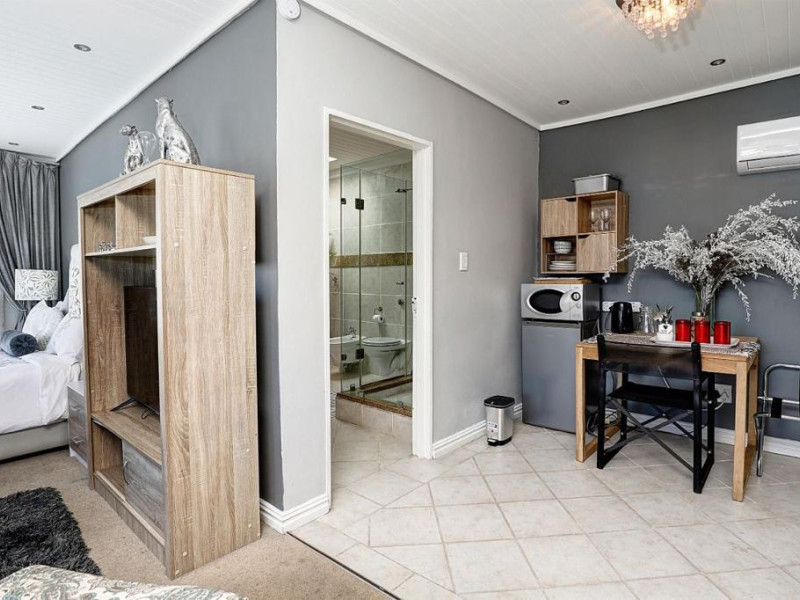 The Model Guest House Celebrities Casting - Swop and Stay