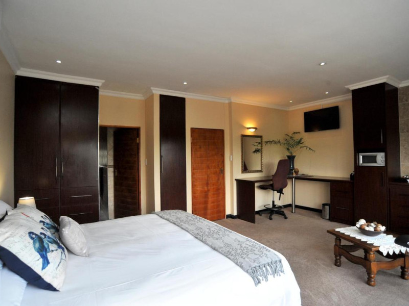 Sunset Manor Guest House - Swop and Stay