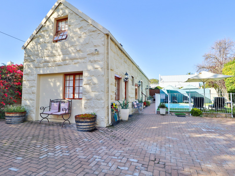88 Baron van Reede Guesthouse - Swop and Stay
