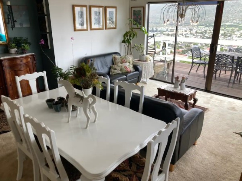 Two Oceans Artist's Home - Swop and Stay