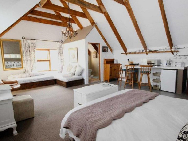 T'Niqua Stable Inn - Swop and Stay