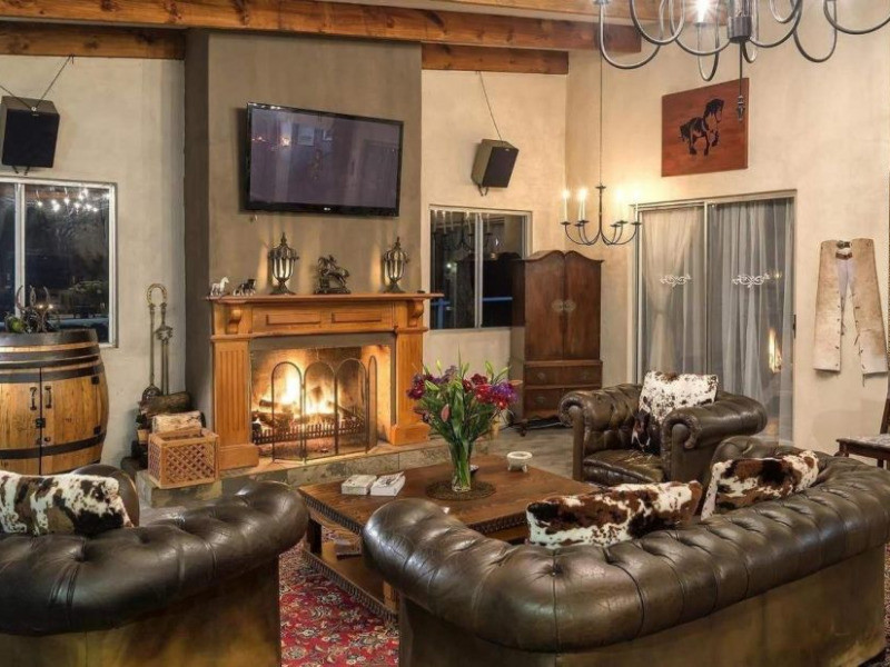 T'Niqua Stable Inn - Swop and Stay